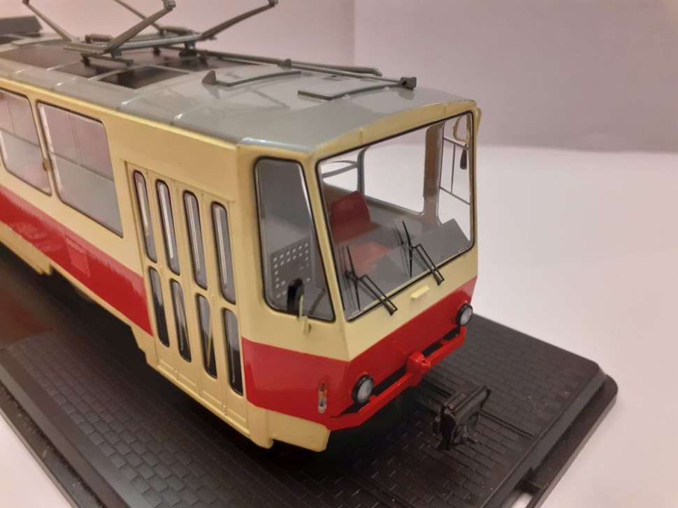 Купить 1:43 Трамвай Татра-Т6B5 (см описание) - в Seven Models